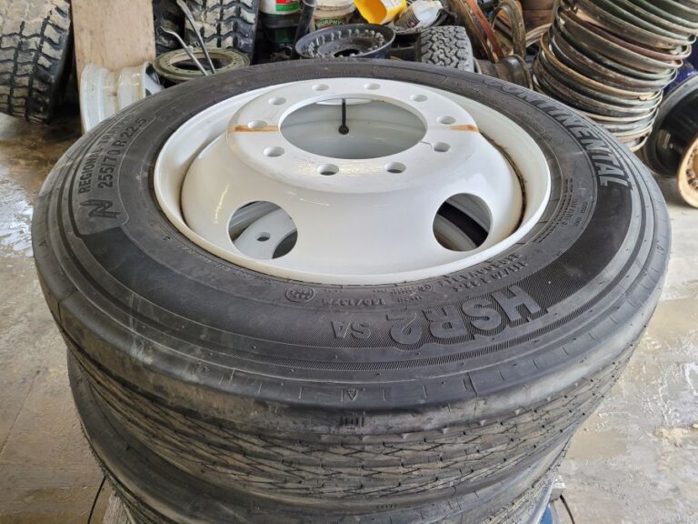 255/70R22.5 Continental HSR2-SA on HD wheel | Military Tires