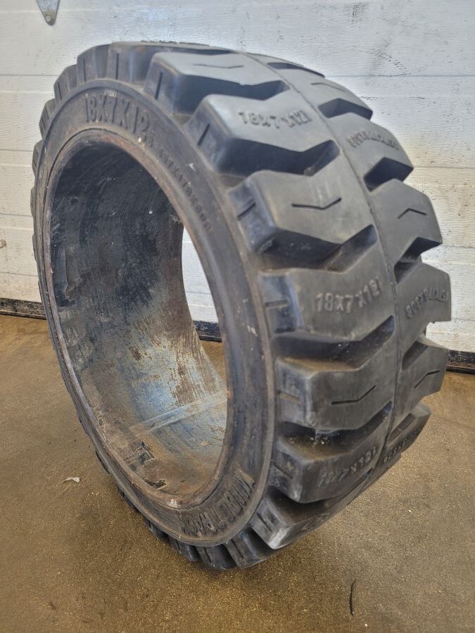18x7x12-1/8 WideTrack | Military Tires