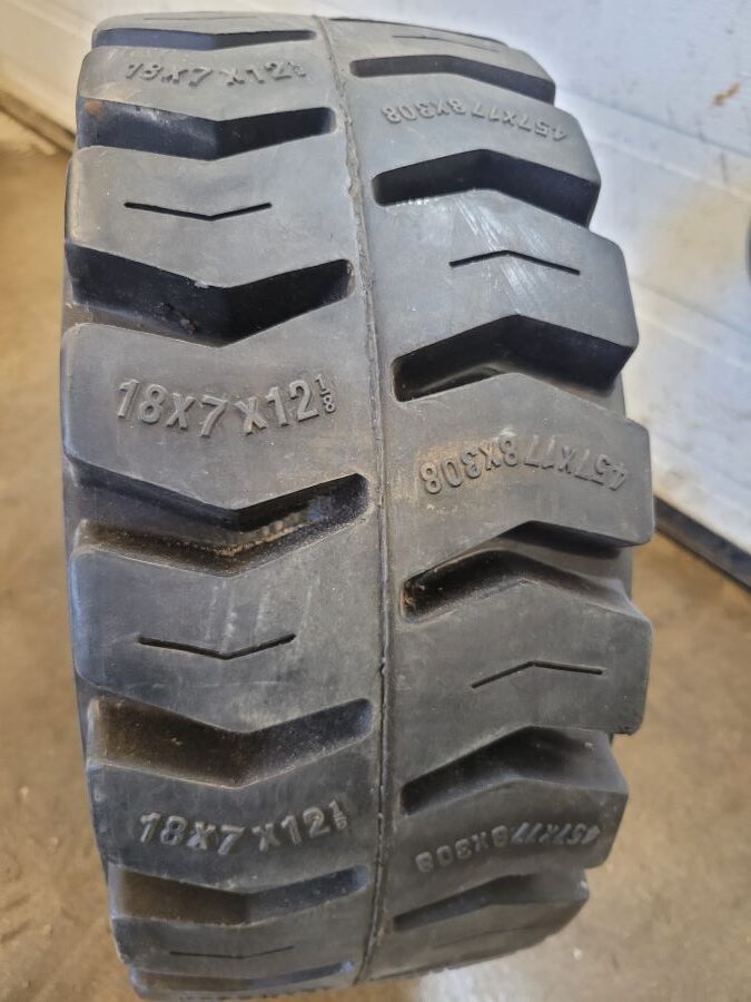 18x7x12-1/8 WideTrack | Military Tires