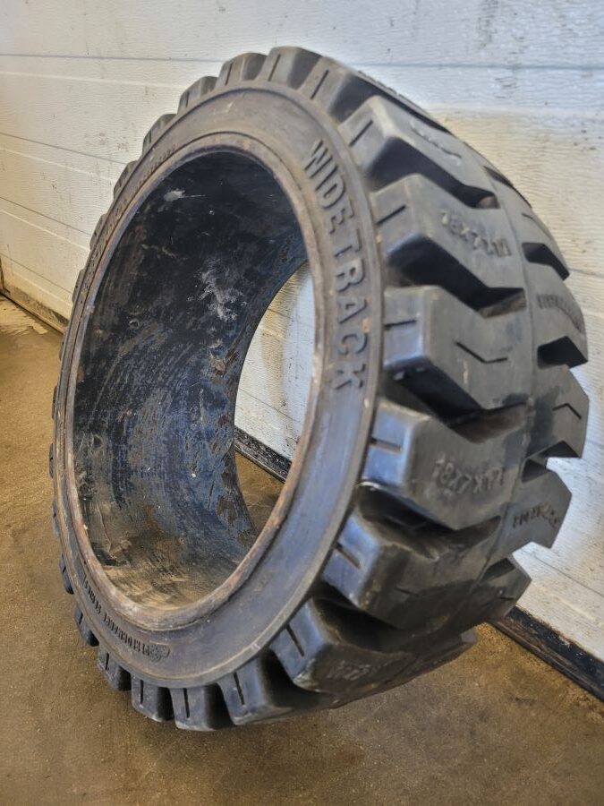 18x7x12-1/8 WideTrack | Military Tires
